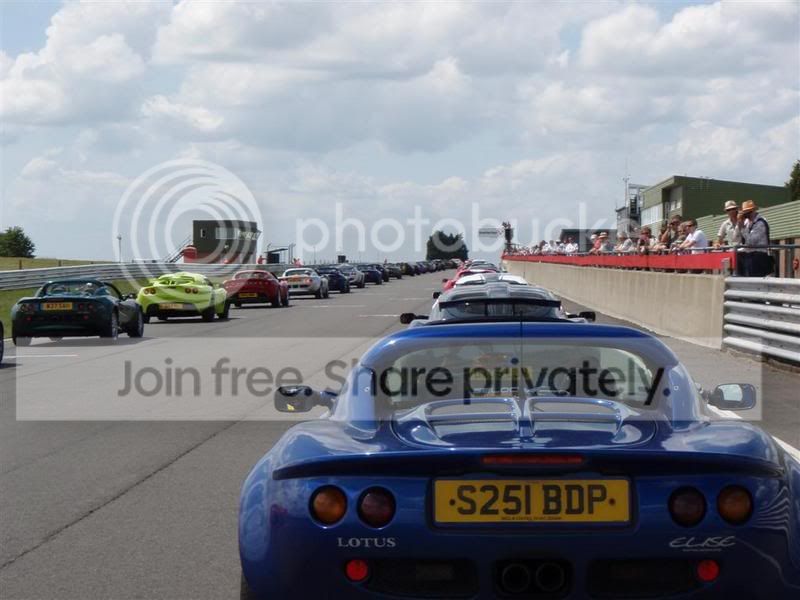 Lotus enthusiasts break world record | VW Vortex - Volkswagen Forum